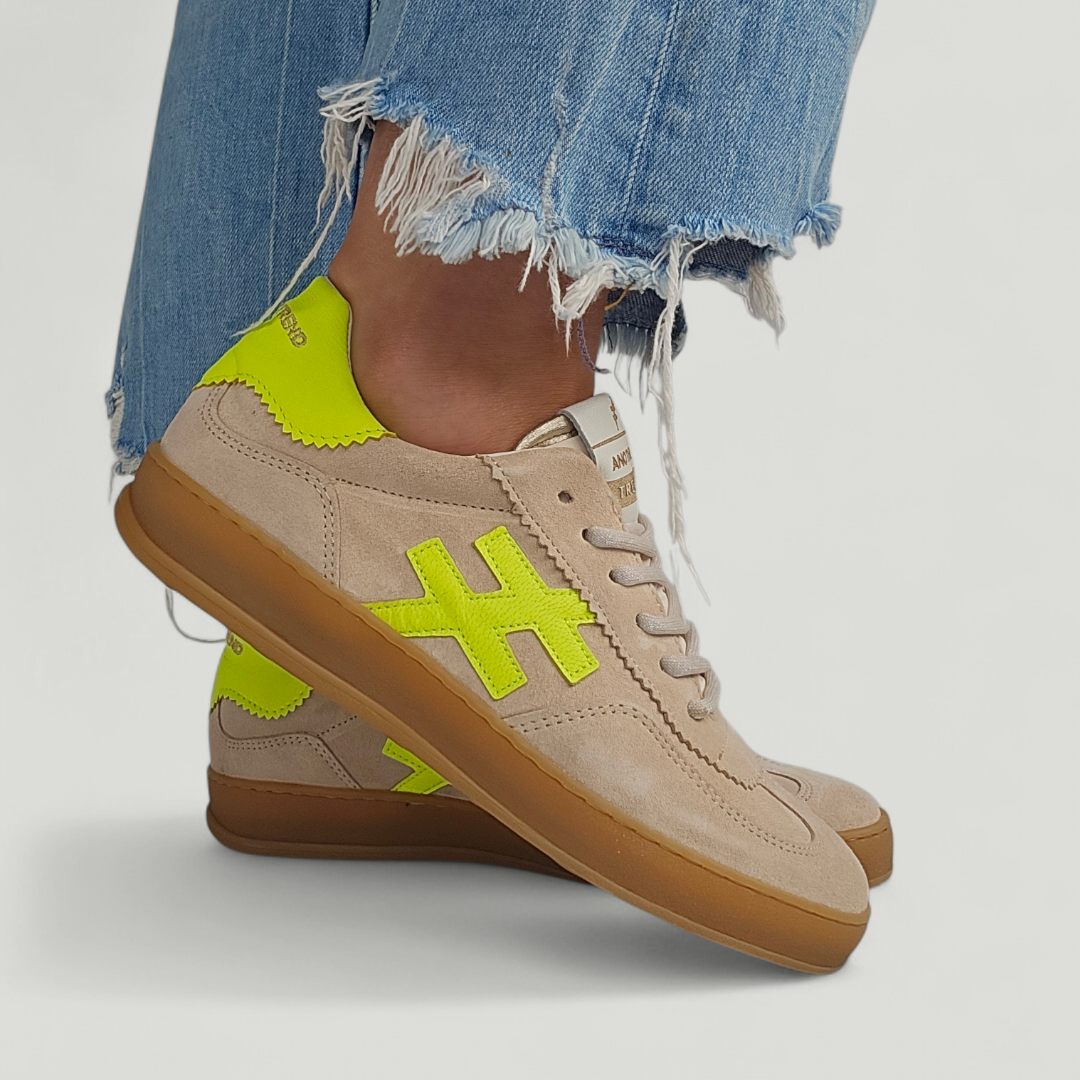 Baskets Another Trend – nude beige rosé & logo vert fluo ...
